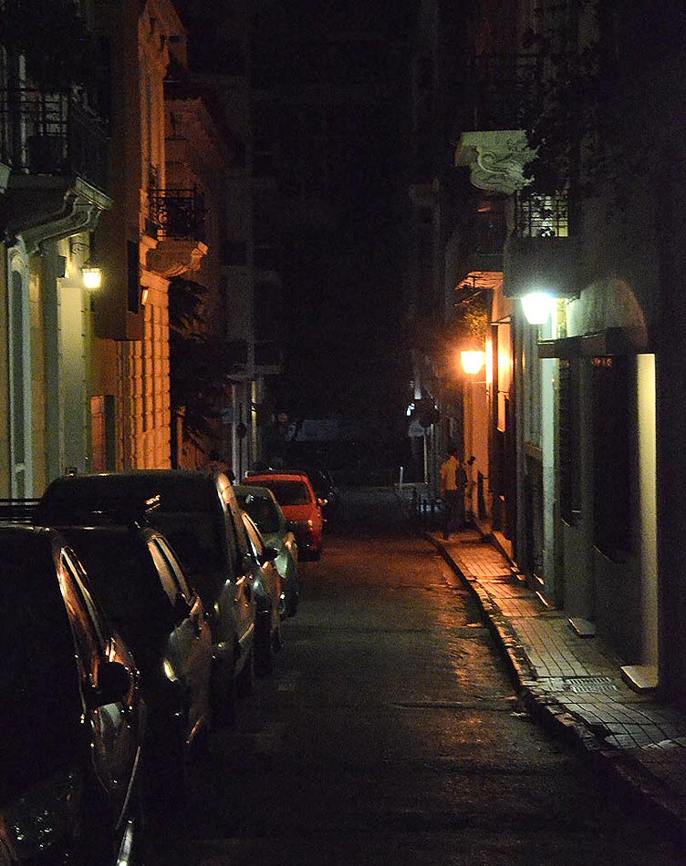 Plaka:Athens: Plaka at night